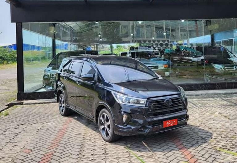 Mobil TOYOTA KIJANG INNOVA 2.4L Q VENTURER DIESEL AT 2021 - Mocil.id