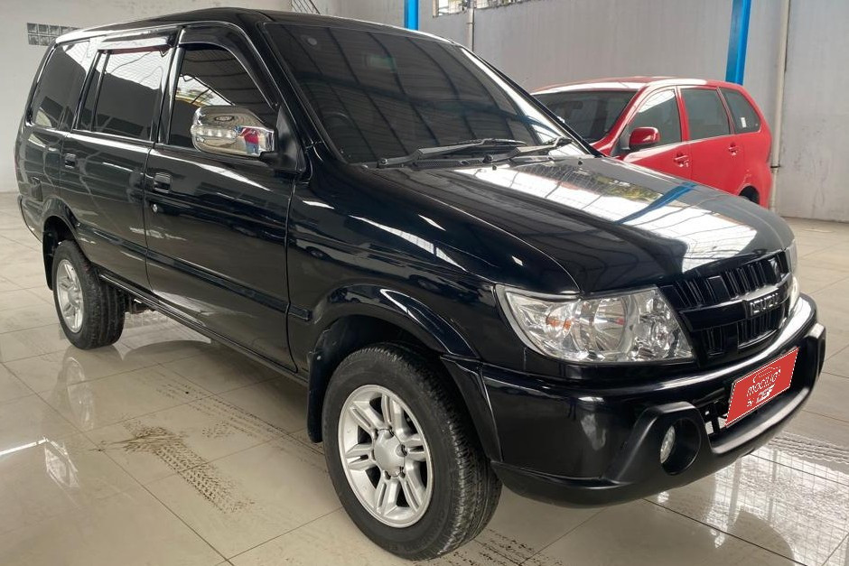 Mobil ISUZU PANTHER TURBO LM 2.5L DIESEL MT 2017 - Mocil.id