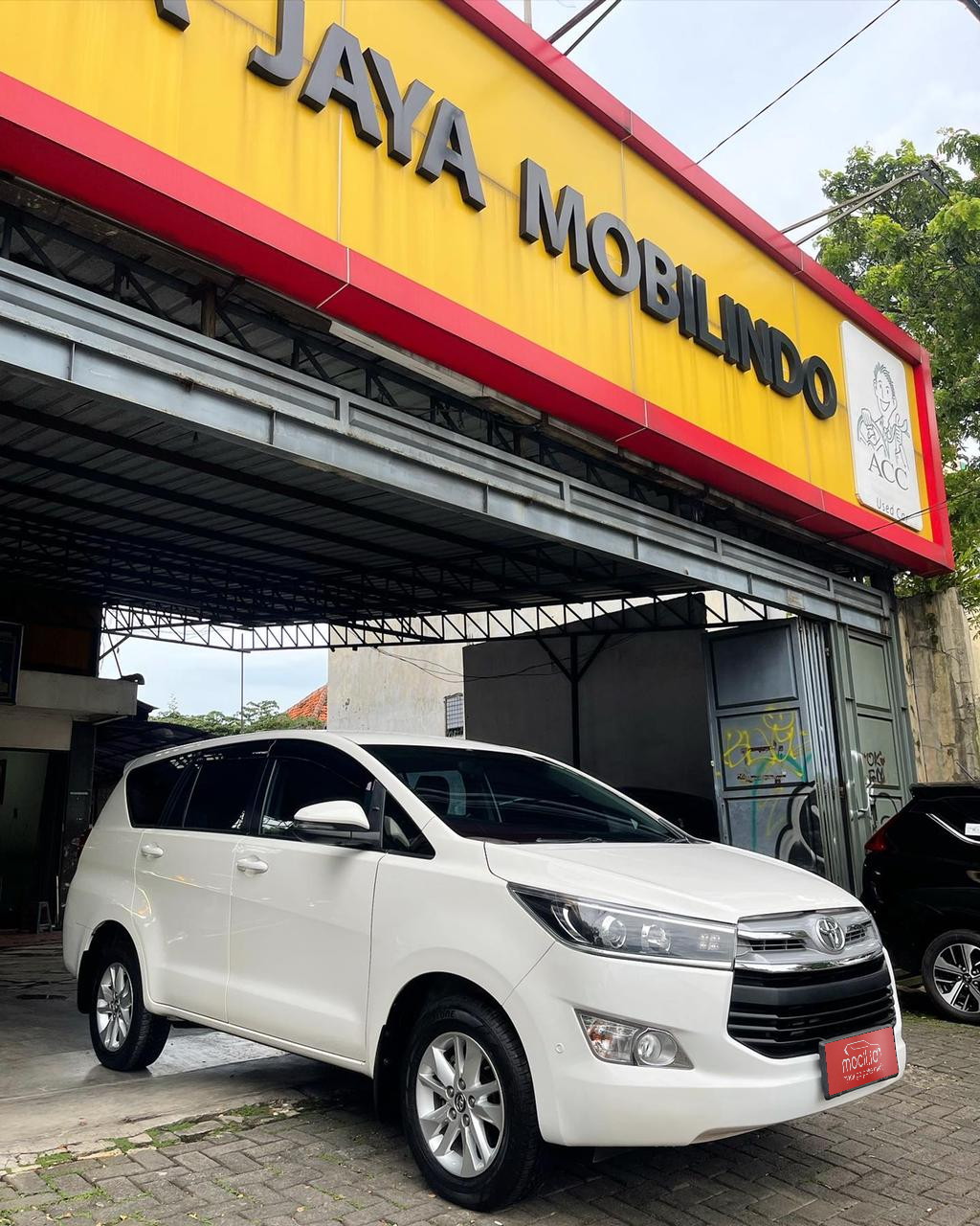 Mobil TOYOTA INNOVA 2.4L V DIESEL AT 2019 - Mocil.id