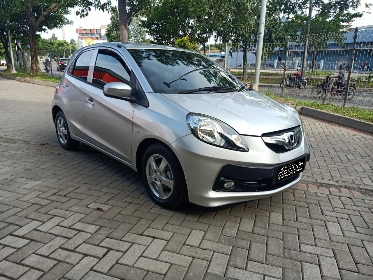 Mobil HONDA BRIO 1.2L E AT 2015 - Mocil.id