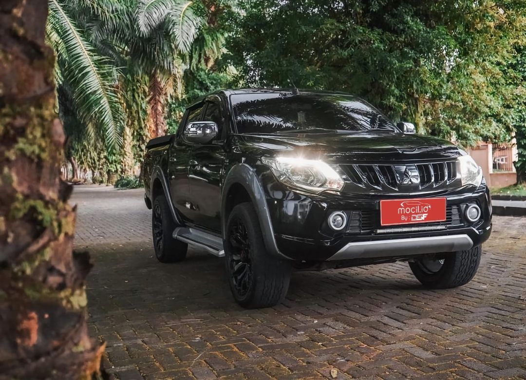 Mobil MITSUBISHI TRITON 2.4L EXCEED 4x4 DC MT 2018 - Mocil.id