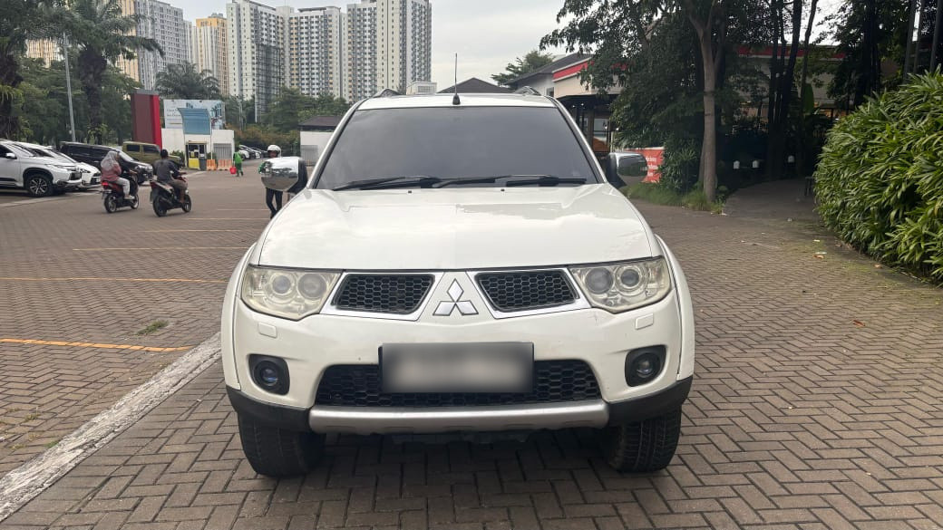 Mobil Mitsubishi Pajero Sport 2.4L Dakar 2x4 2012 - Mocil.id