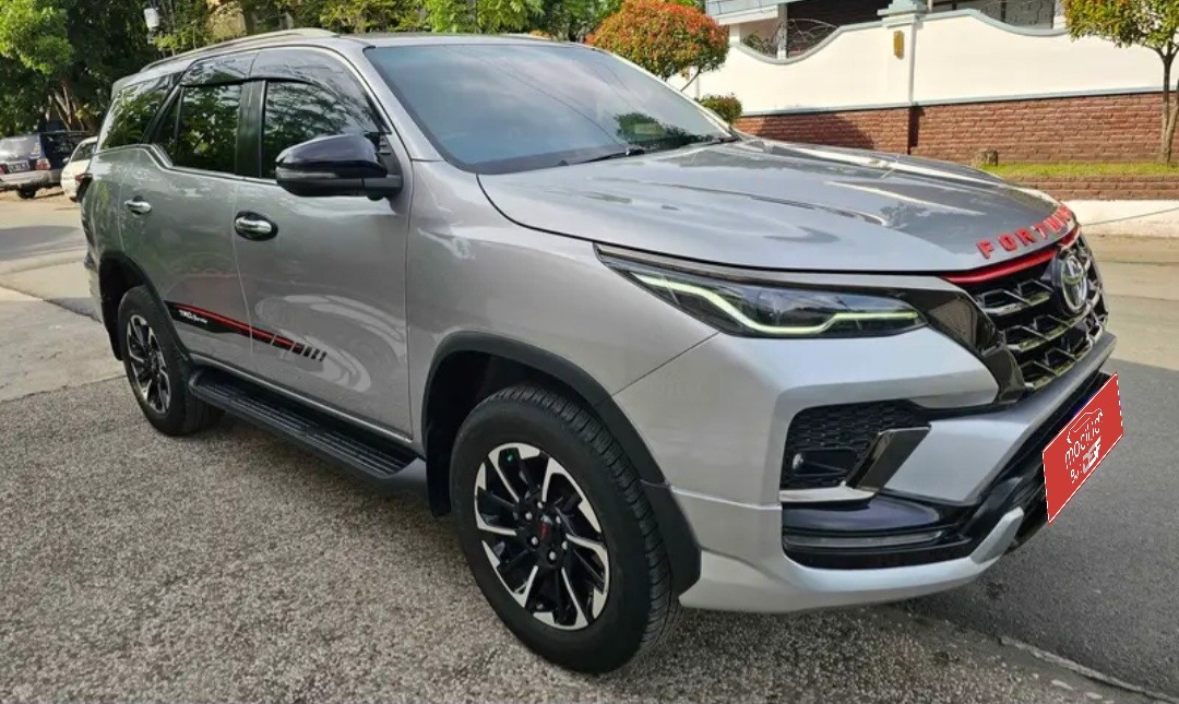 Mobil TOYOTA FORTUNER 2.4L VRZ TRD DIESEL AT 2022 - Mocil.id