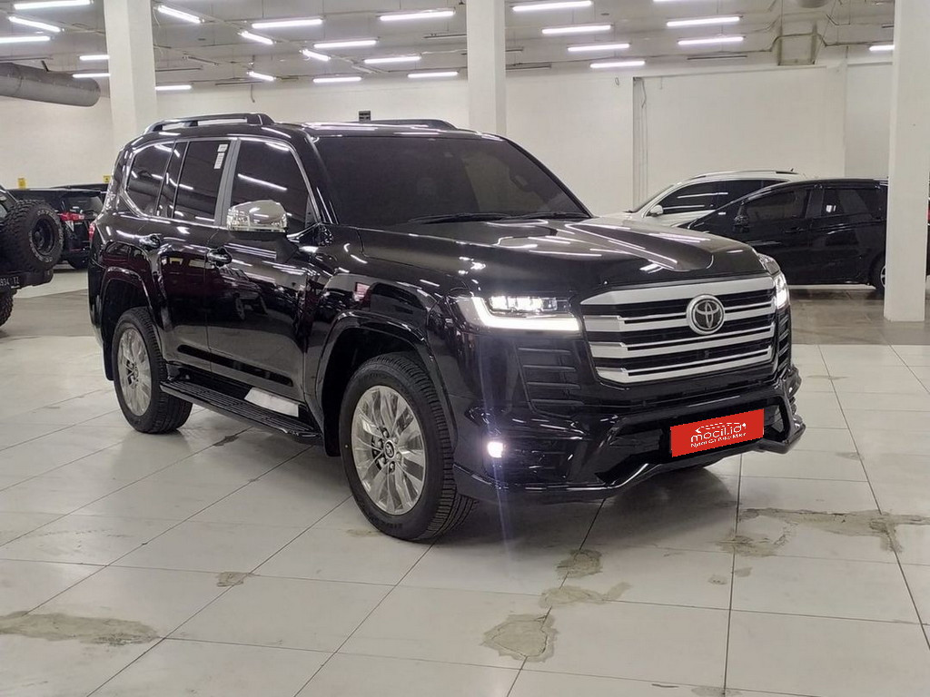 Mobil TOYOTA LAND CRUISER VX300 DIESEL 3.3L AT 2022 - Mocil.id