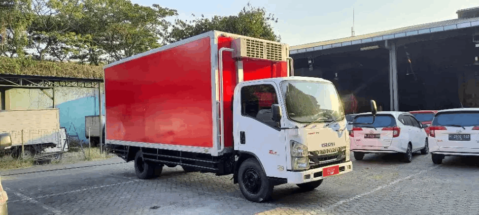 Mobil ISUZU ELF NMR 71 T SDL LONG BOX FREEZER MT 2021 - Mocil.id