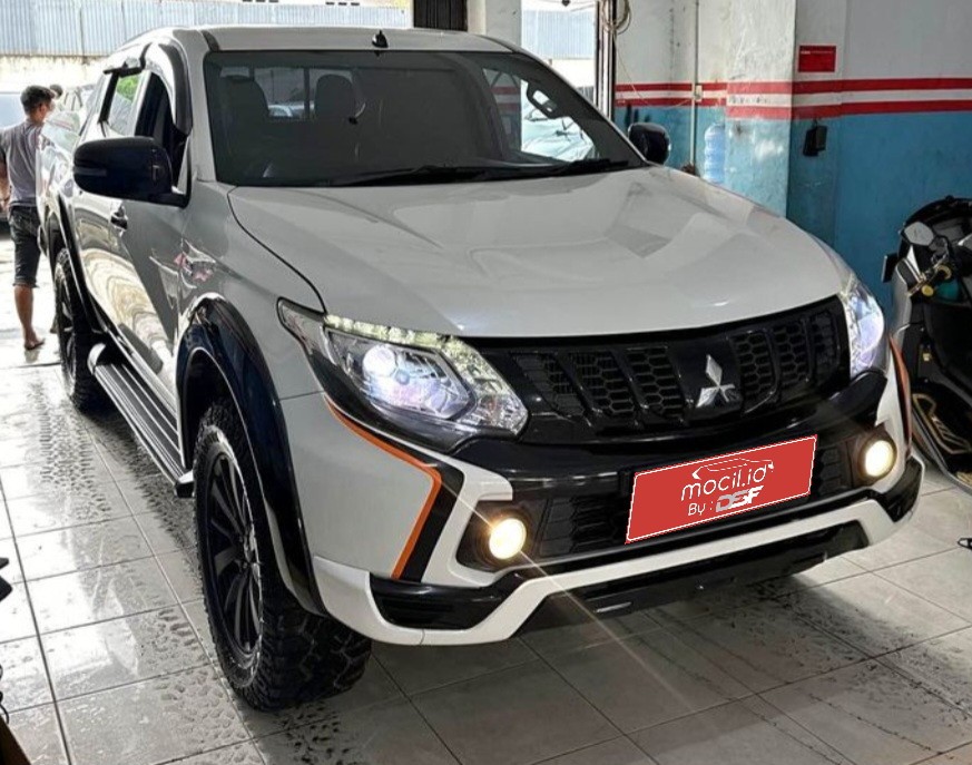 Mobil MITSUBISHI STRADA TRITON 2.5L EXCEED ATHLETE 4X4 AT 2018 - Mocil.id