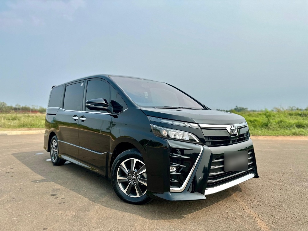 Mobil TOYOTA VOXY 2.0L AT 2018 - Mocil.id