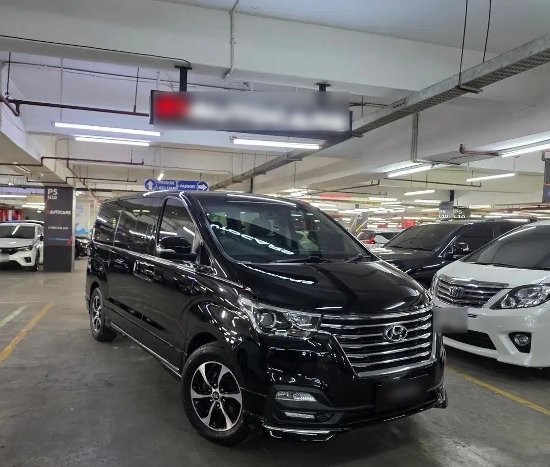 Mobil HYUNDAI H1 2.5L ROYALE AT 2021 - Mocil.id