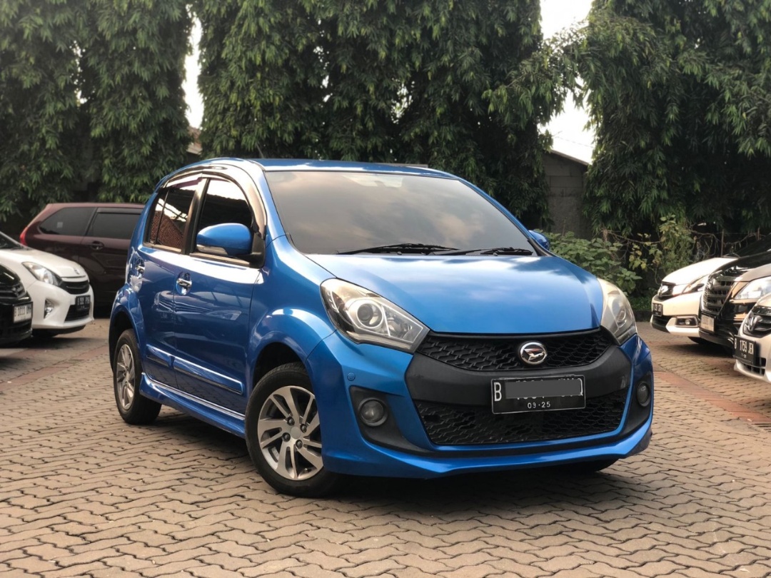 Mobil DAIHATSU SIRION 1.3L AT 2014 - Mocil.id