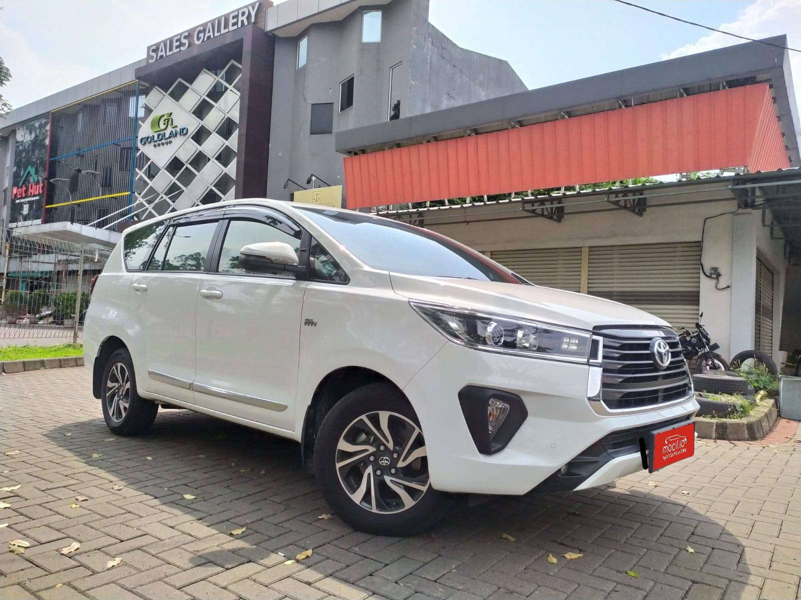 Mobil TOYOTA INNOVA 2.0L V LUX BENSIN AT 2021 - Mocil.id