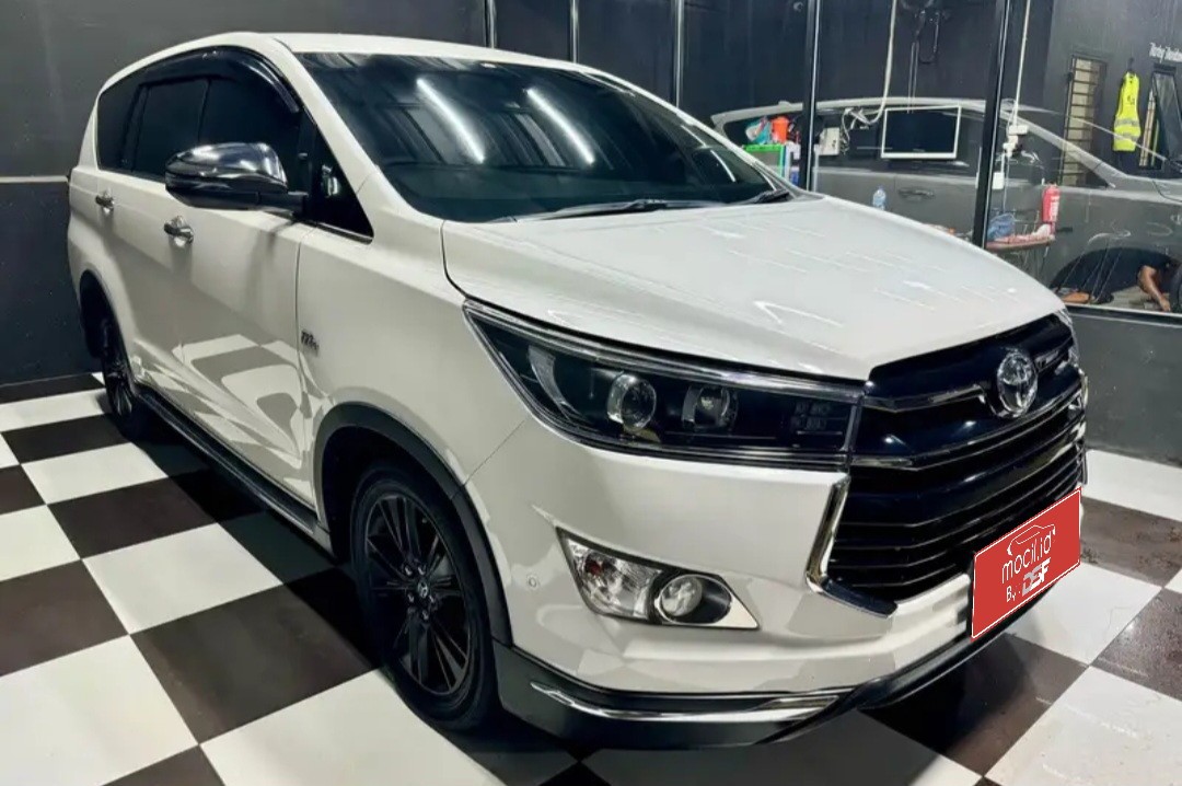 Mobil TOYOTA INNOVA 2.0L VENTURER MT 2018 - Mocil.id