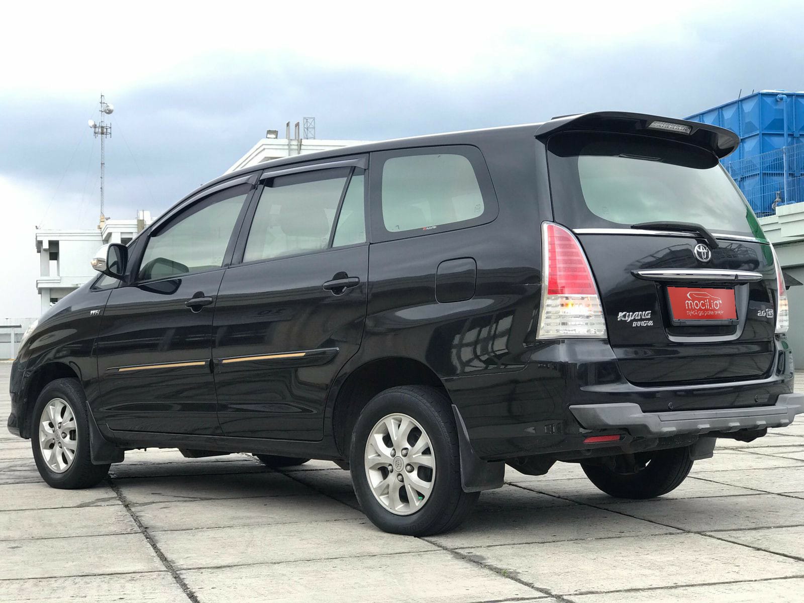 Mobil Toyota Kijang Innova Bensin 2.0L G Bensin 2011