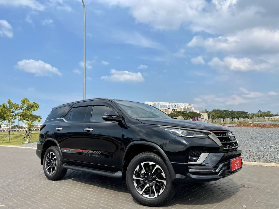 Mobil TOYOTA FORTUNER 2.4L VRZ TRD Diesel AT 2021 - Mocil.id