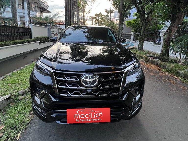 Mobil TOYOTA FORTUNER 2.8L VRZ GR SPORT AT 2022 - Mocil.id