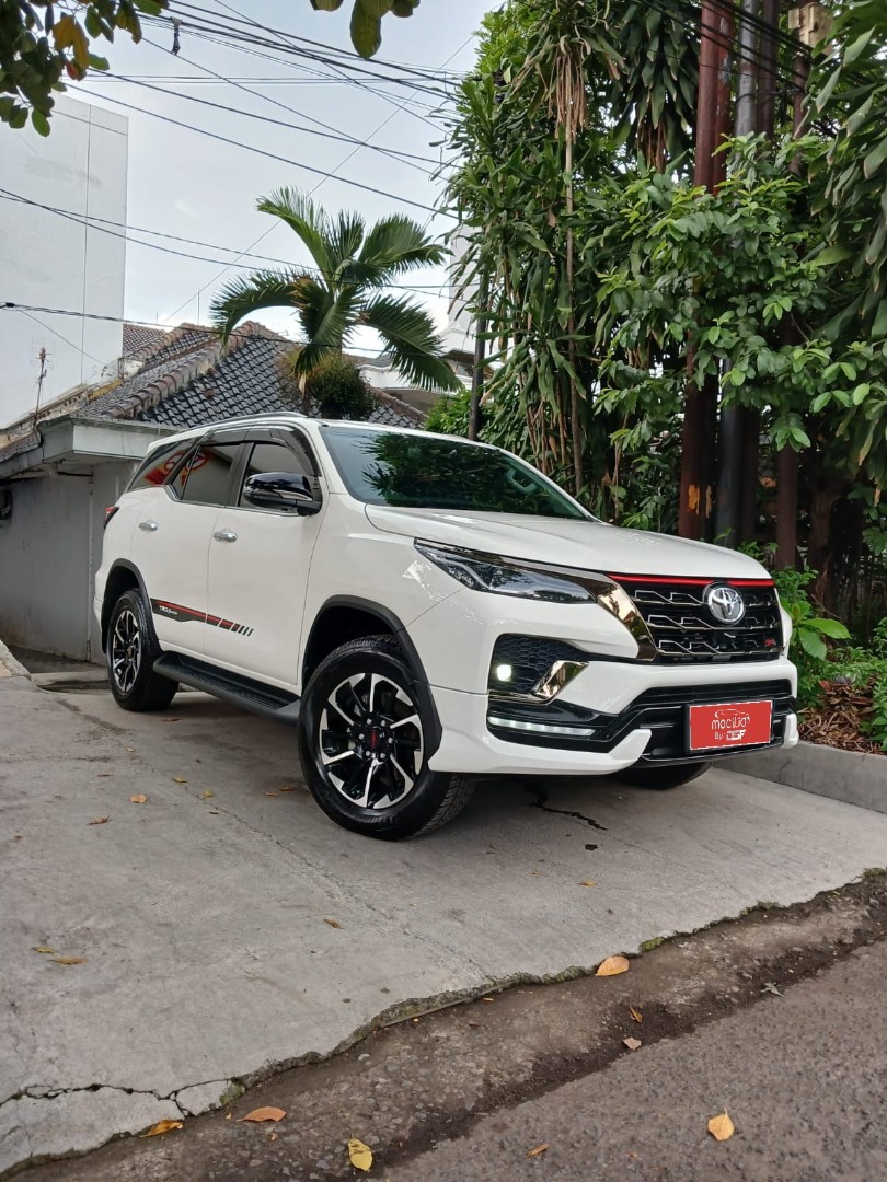 Mobil TOYOTA FORTUNER 2.4 TRD AT 2021 - Mocil.id