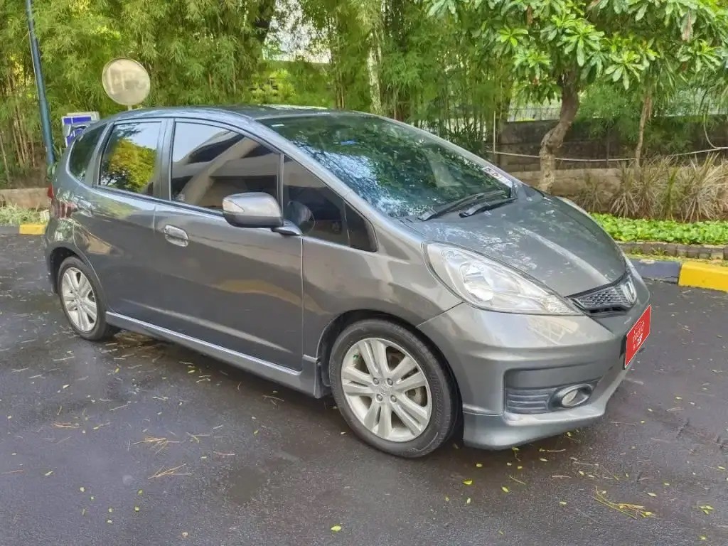 Mobil HONDA JAZZ 1.5L RS AT 2015 - Mocil.id