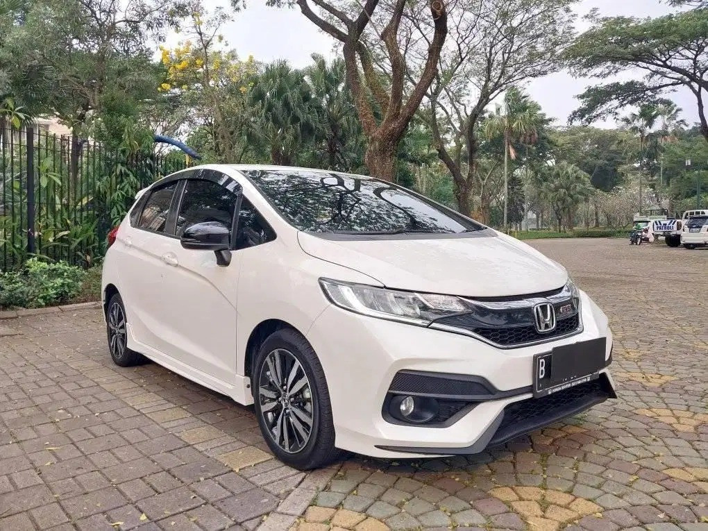 Mobil HONDA JAZZ 1.5L RS AT 2020 - Mocil.id