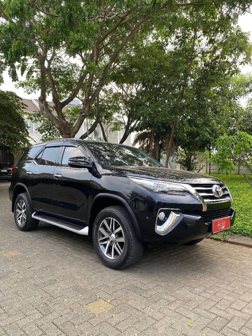 Mobil TOYOTA FORTUNER 2.4 AT VRZ 4X2 2018 - Mocil.id