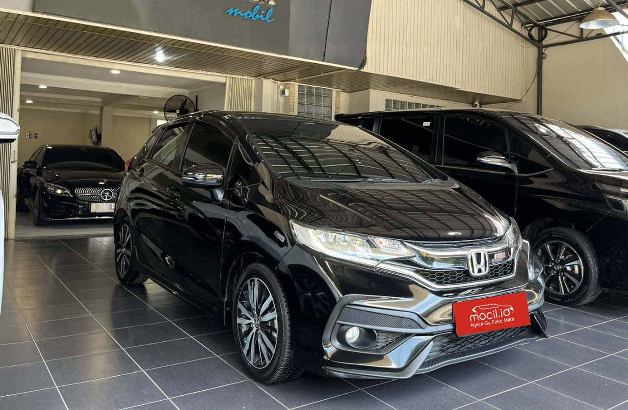 Mobil Honda Jazz Hitam