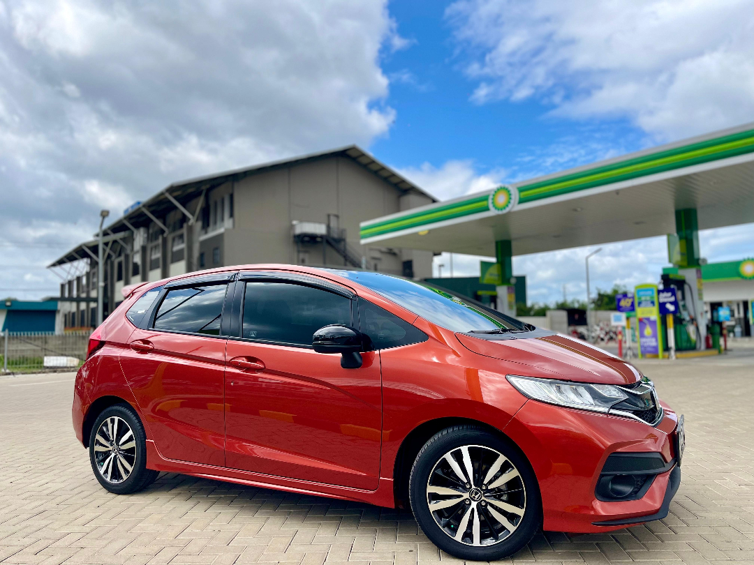 Mobil HONDA JAZZ 1.5L RS AT 2020 - Mocil.id