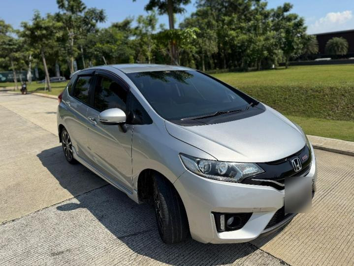 Mobil Honda Jazz 1.5L RS Automatic 2015 - Mocil.id