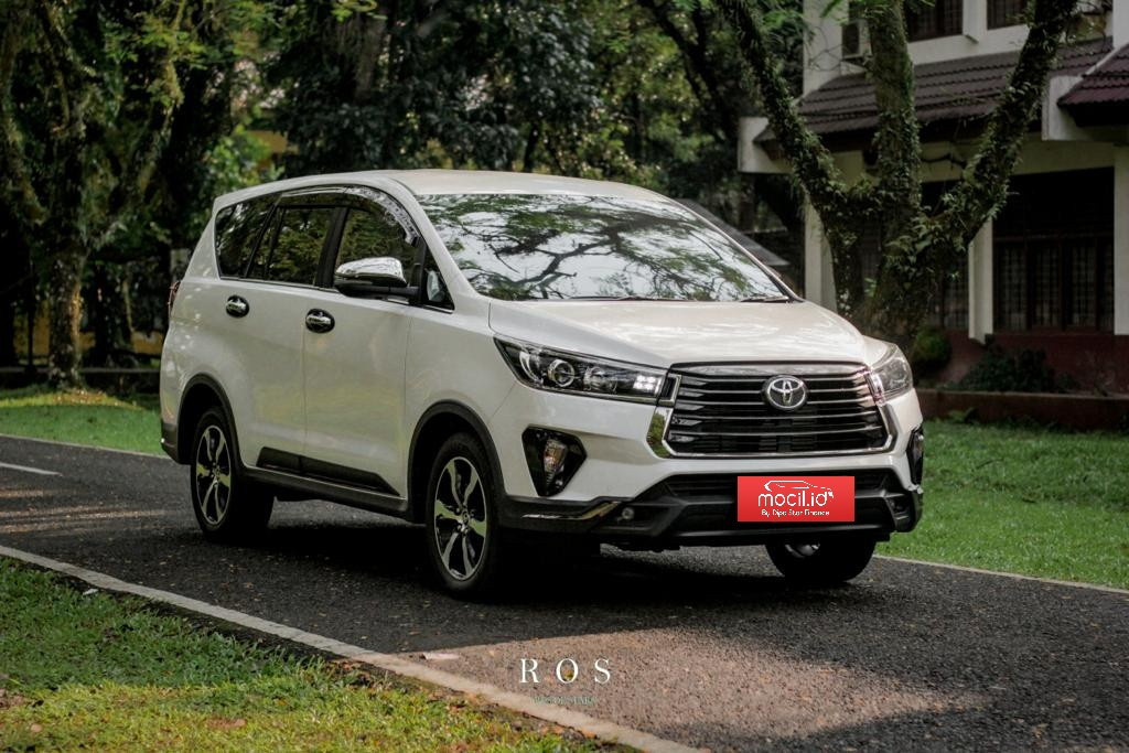 Mobil TOYOTA INNOVA 2.4L VENTURER DIESEL AT 2021 - Mocil.id